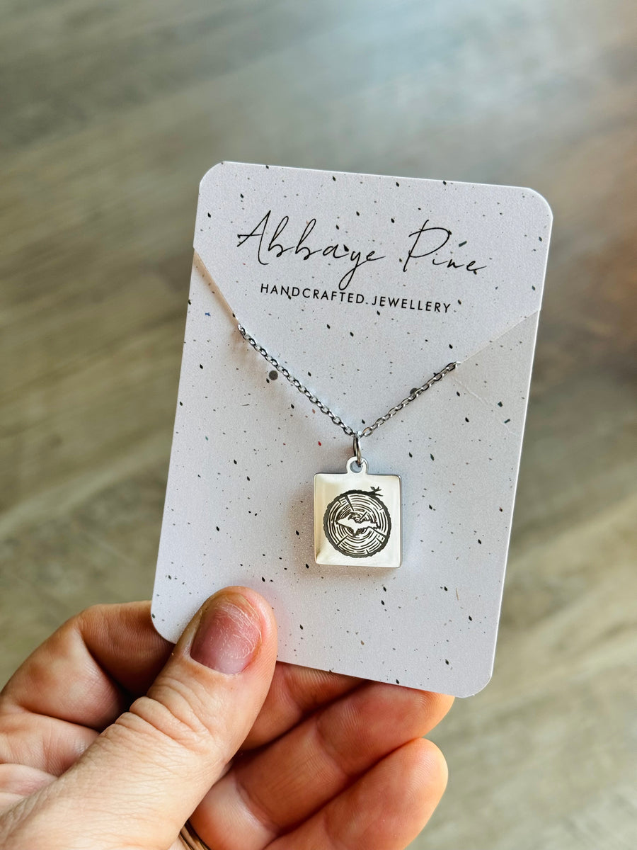 Yooper wood slice necklace – Abbaye Pine